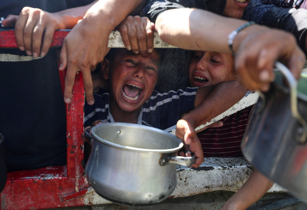 Israel attacks starving Palestinians: Dozens killed while trying to ...