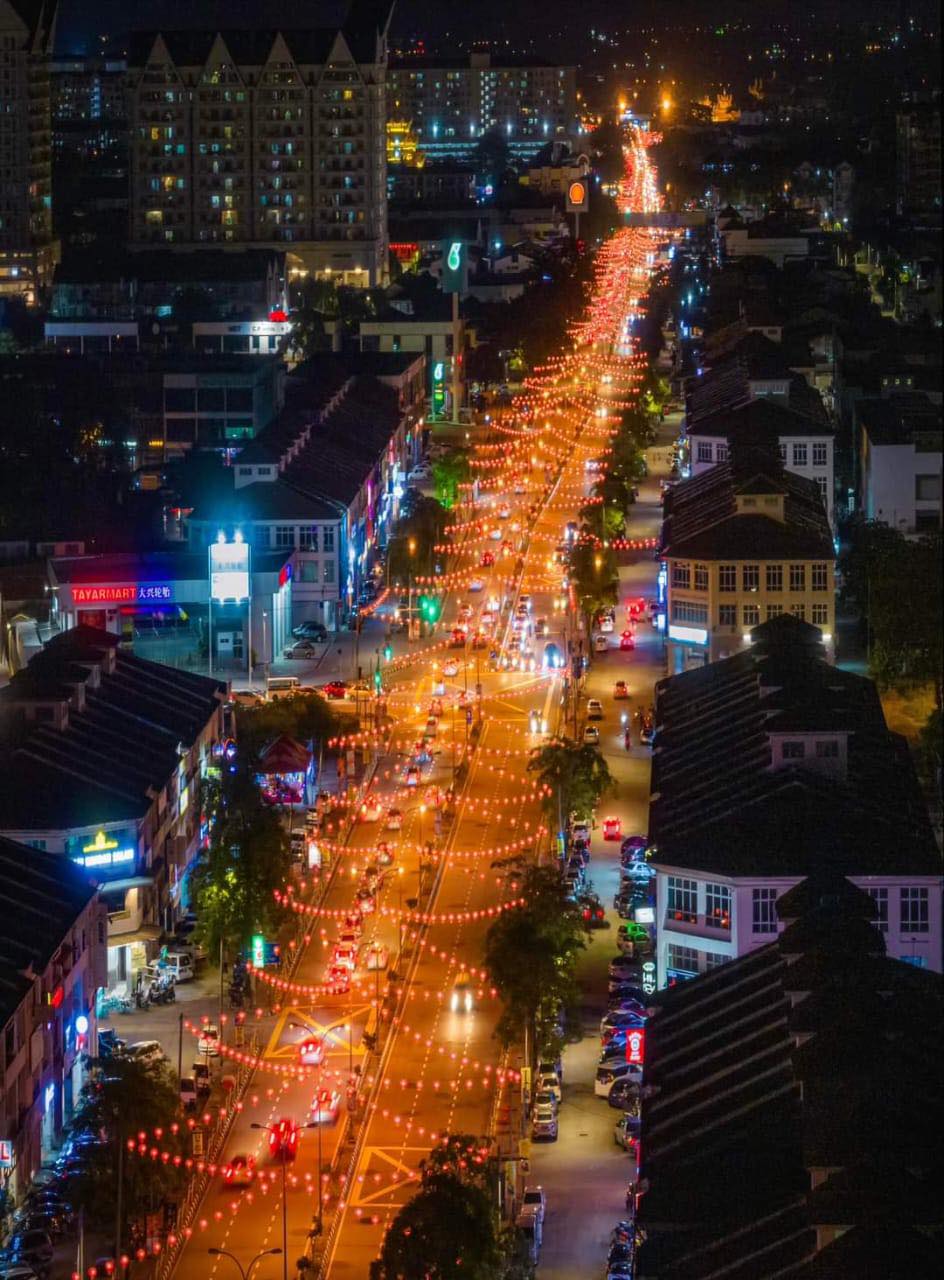 Thousands of red-silk lanterns light up the street at Jalan Raja Uda ...
