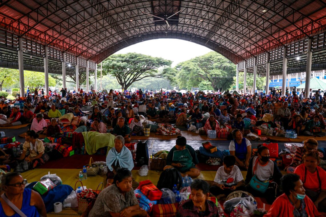 Thailand–Cambodia border war leaves hundreds of thousands displaced