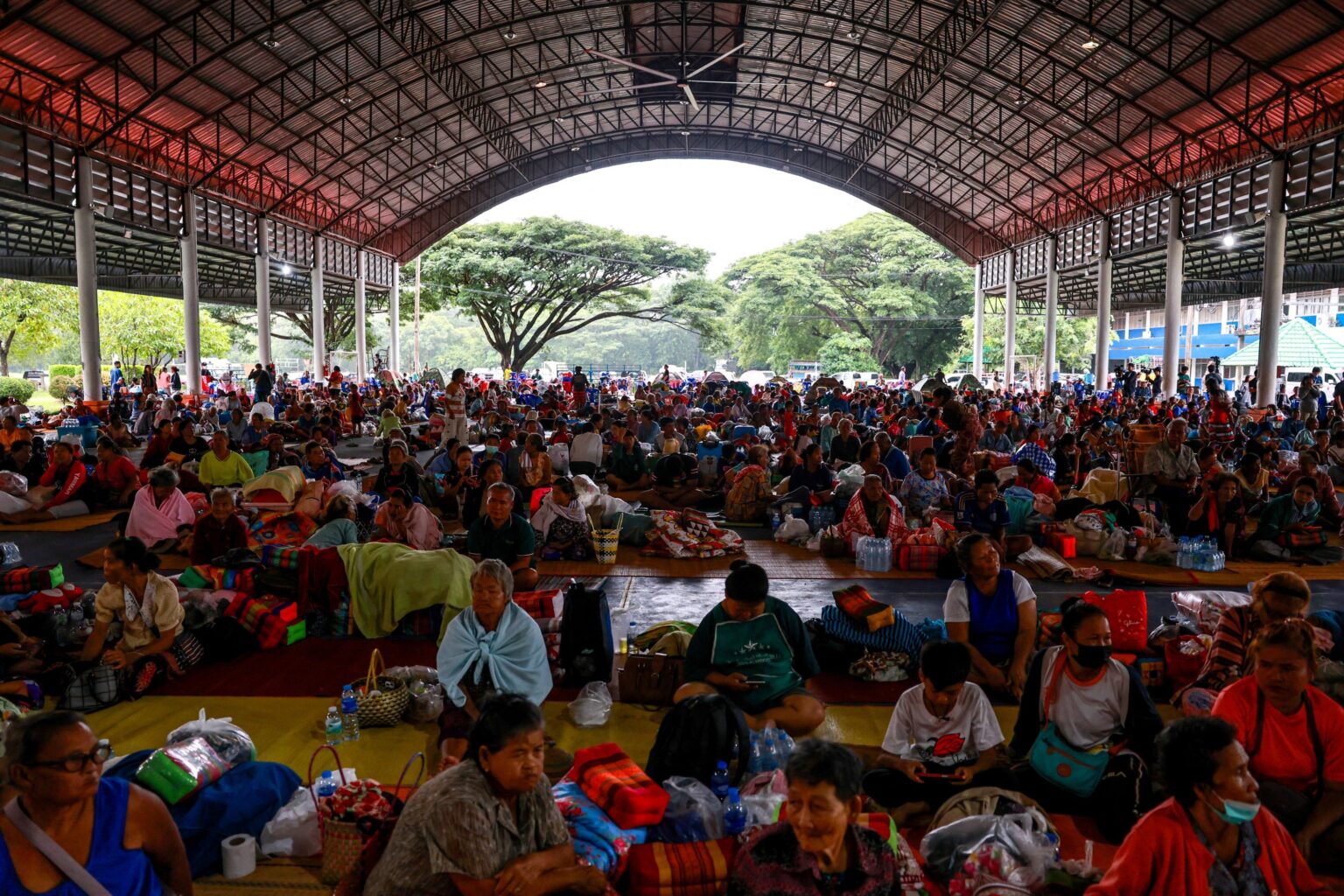 Thailand–Cambodia border war leaves hundreds of thousands displaced