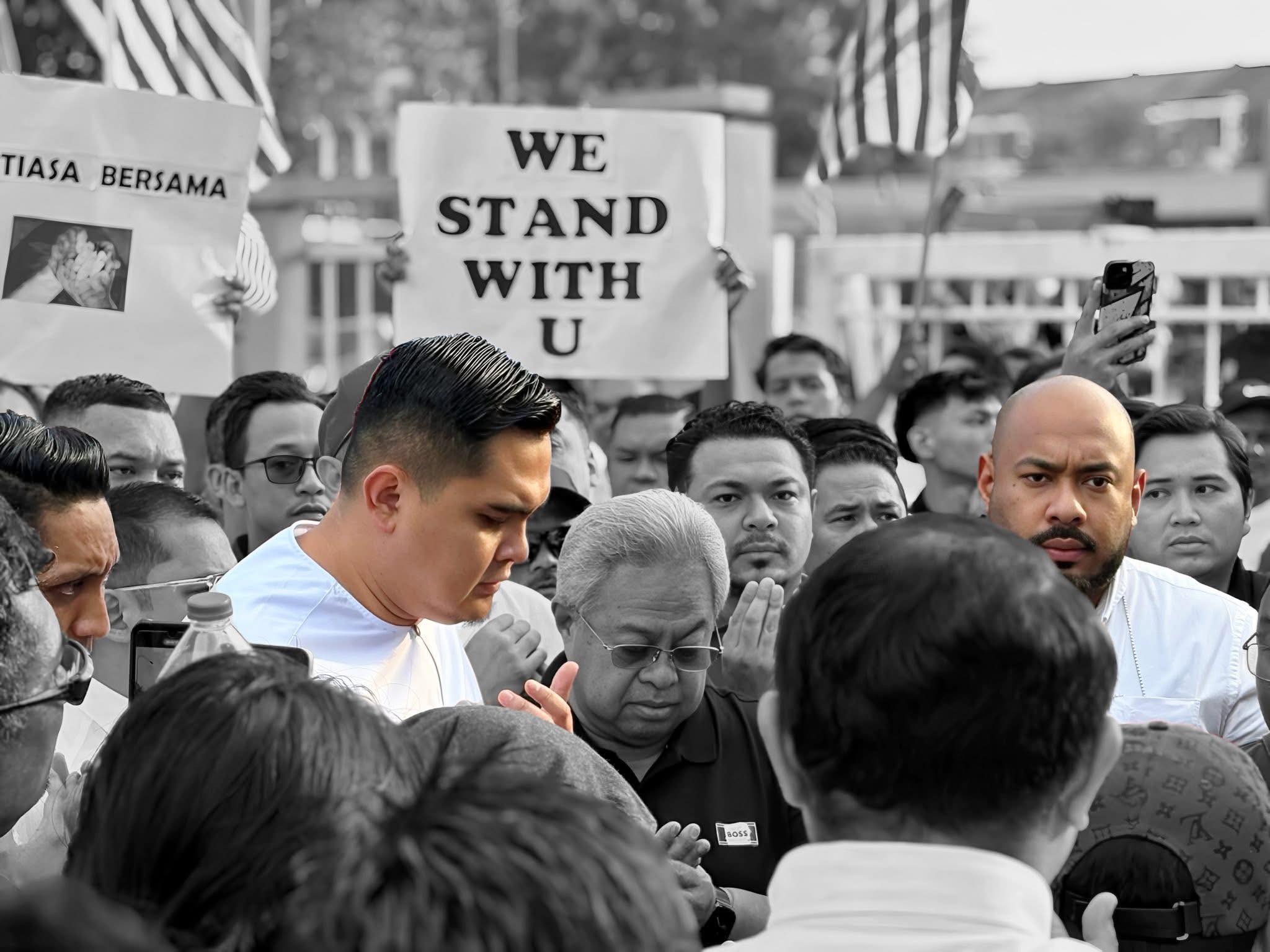 Malaysians Must Know the TRUTH: Akmal kicks up a fuss after turning up ...