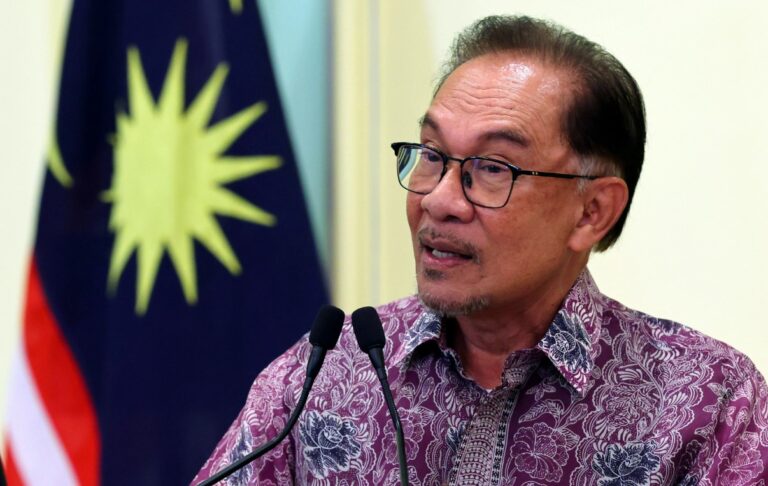 Unity govt collapse: “Keep on dreaming,” Anwar tells Hadi