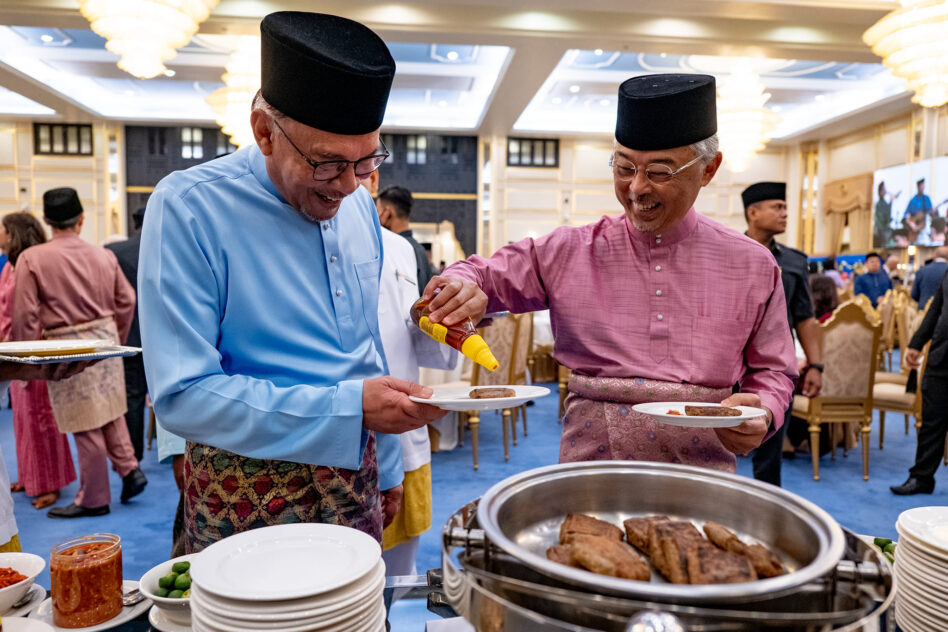 Anwar’s ‘rumah terbuka’ (open house) as opposed to Hadi’s ‘rumah ...