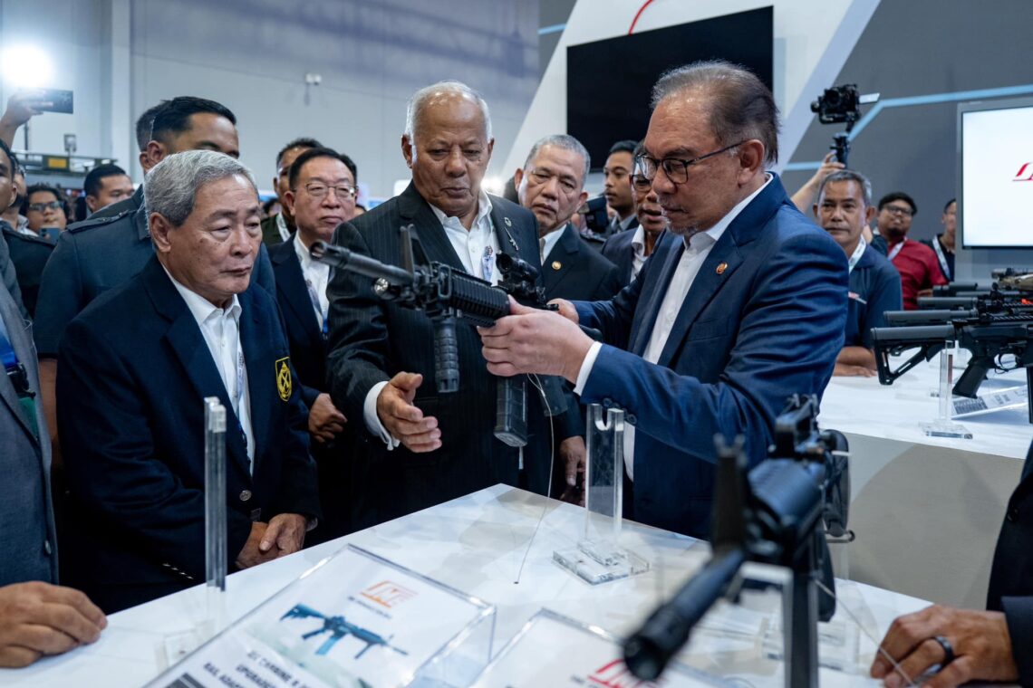 “AirAsia must ban influencer P.U Jamal for stalking, humiliating air ...