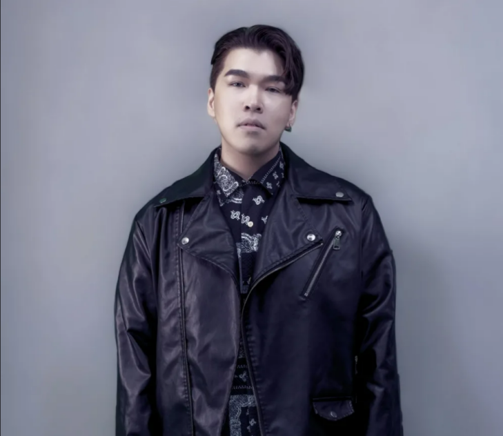 Singer Nicholas Tan files missing luggage complaint to AirAsia in a song