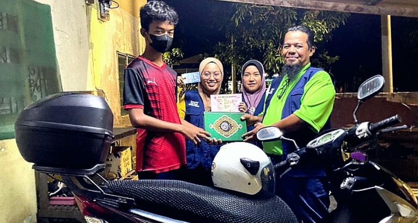 Cheaper than RM5 Menu Rahmah: Workshop operator sells RM1 car to the needy