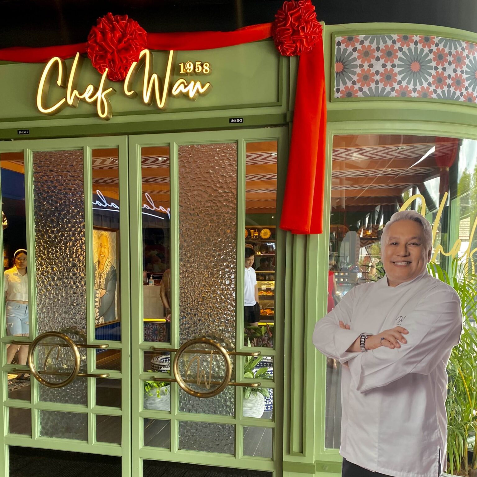 Premium Chef Wan curry puff for only 60 sen on 60th Malaysia Day