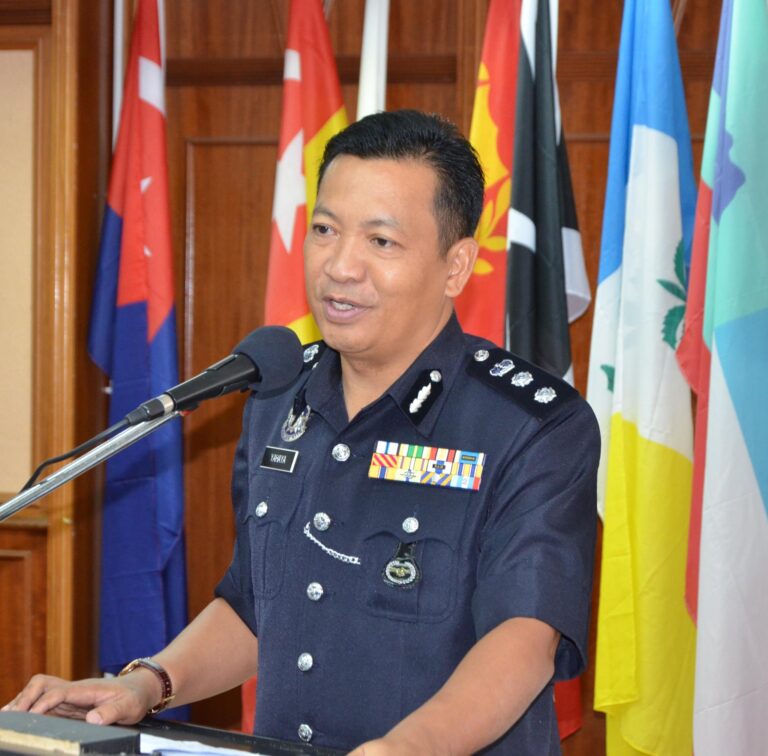 Police officer makes Malaysia famous in China with his ‘coffee money’ antic