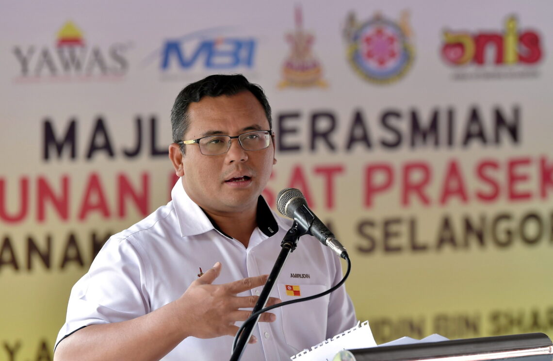 Romli Ishak tipped to be the Selangor MB as Amirudin makes way