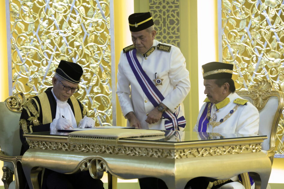 Musa Aman Sworn In As 11th Sabah Yang Dipertua Negeri