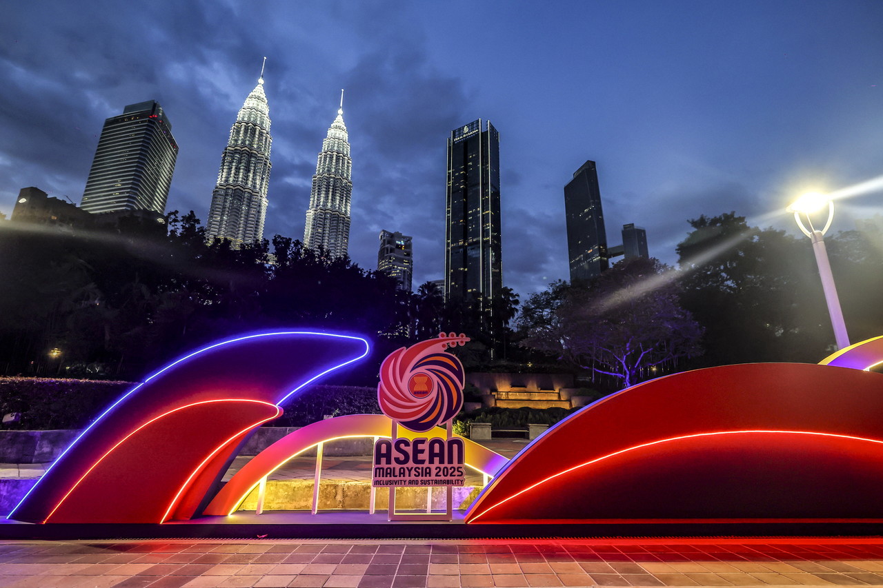 Leaders arrive For 47th ASEAN Summit, to be held at KL Convention ...