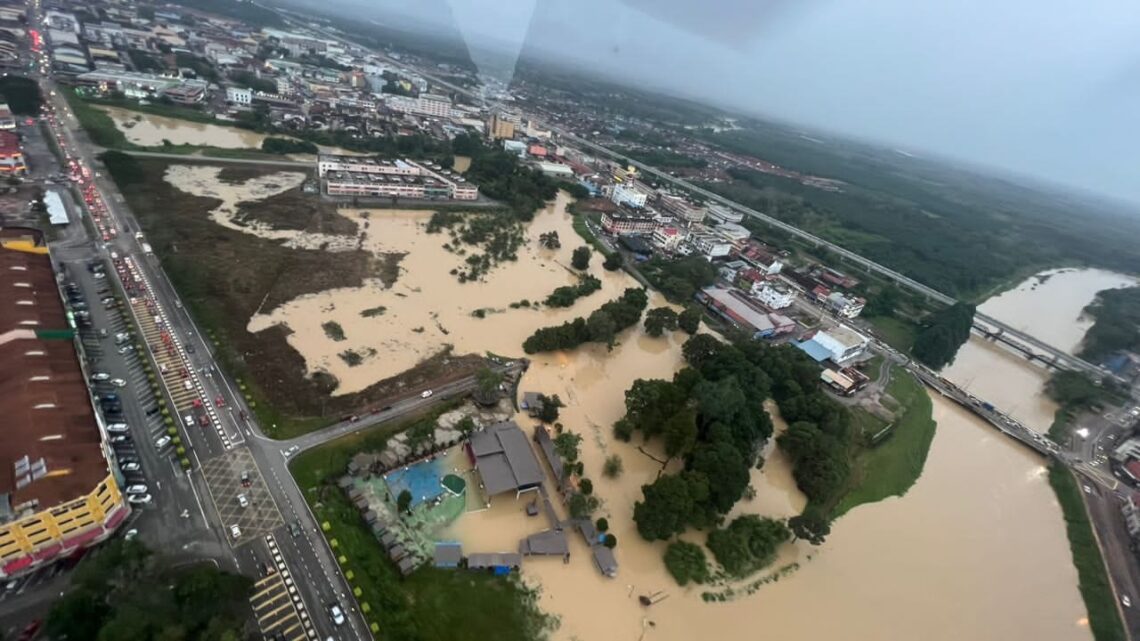 Floods worsen in Johor, Pahang, Sabah; more people evacuated