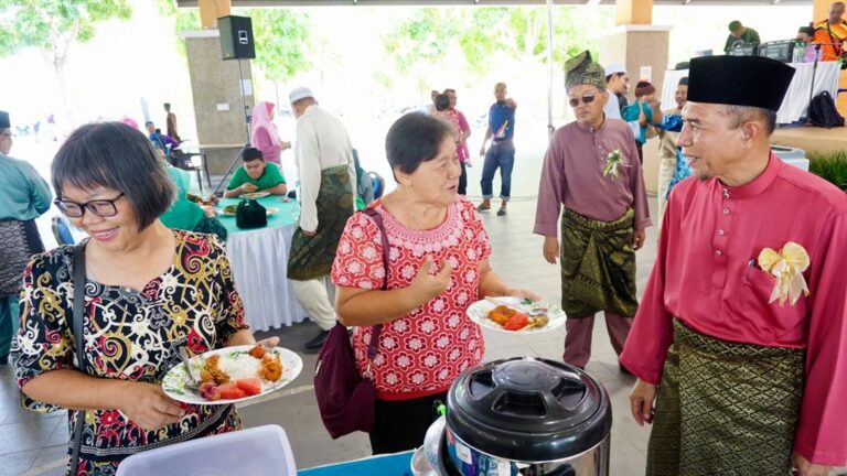 Rules and dining etiquette to preserve halal state of eating utensils ...