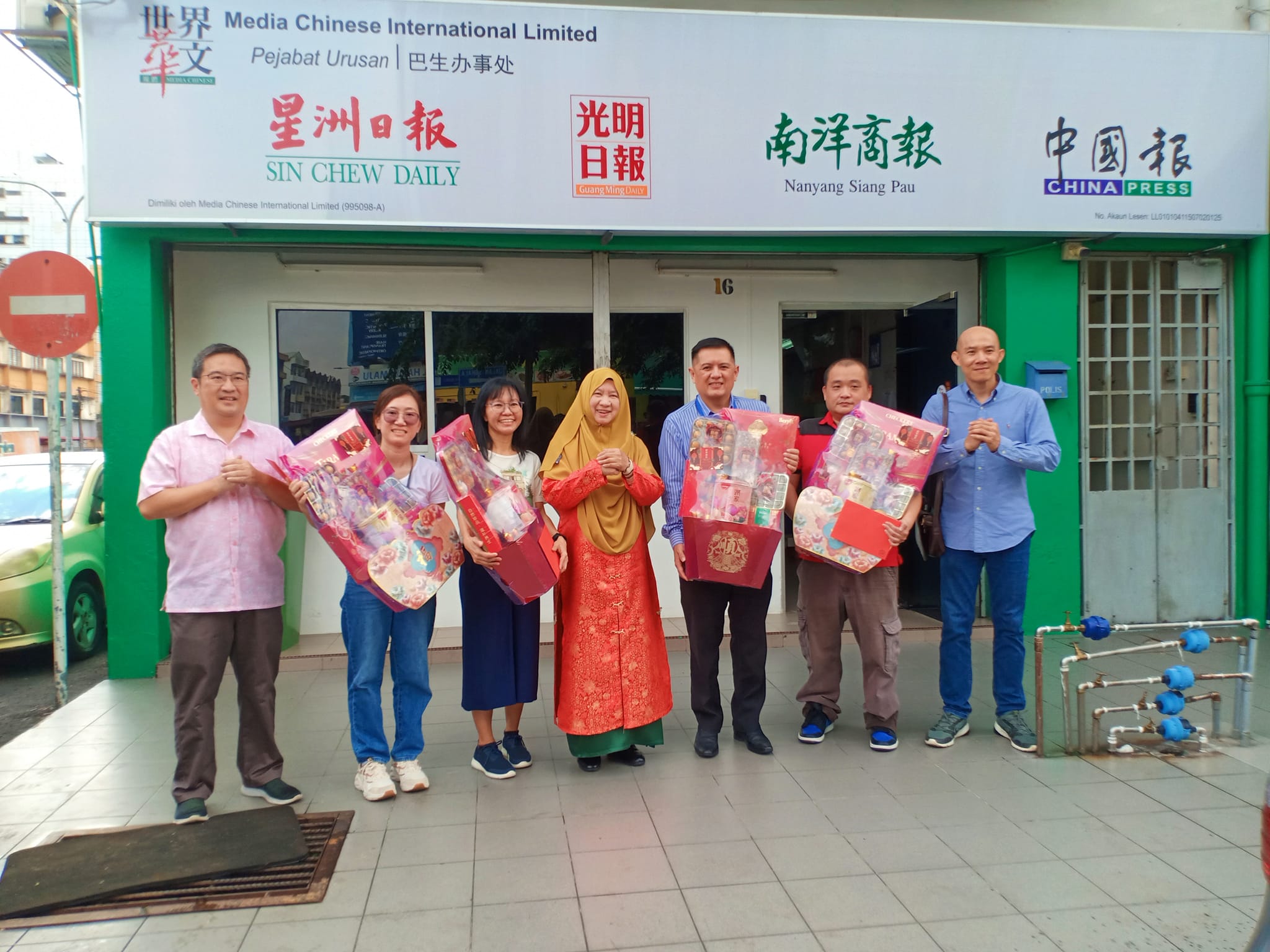 Hadi mounts charm offensive with heartfelt CNY message in 4 languages