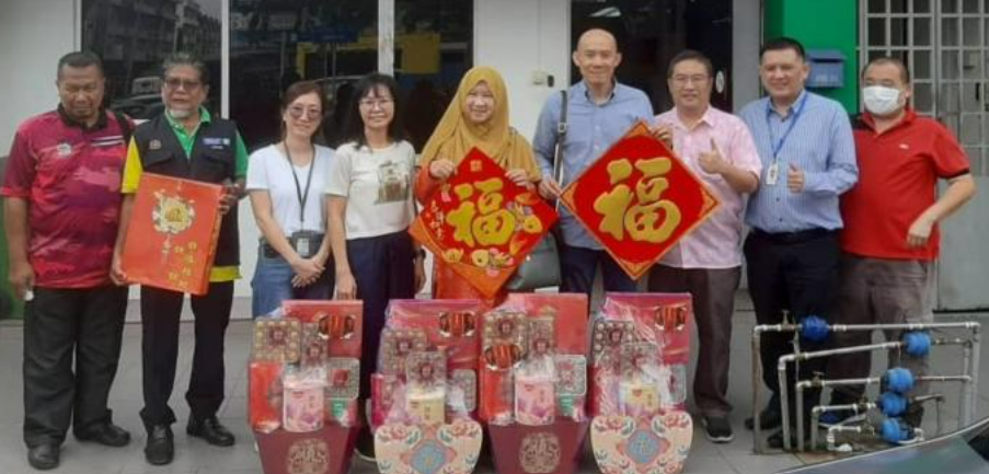 Hadi mounts charm offensive with heartfelt CNY message in 4 languages