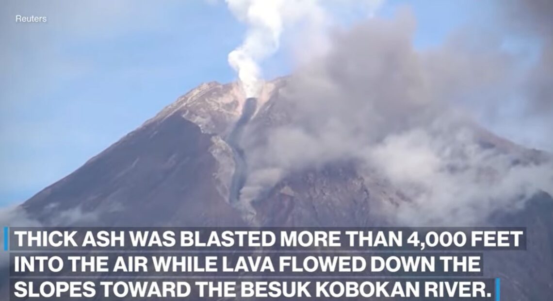 Eruption of Indonesia volcano prompts evacuations - Focus Malaysia