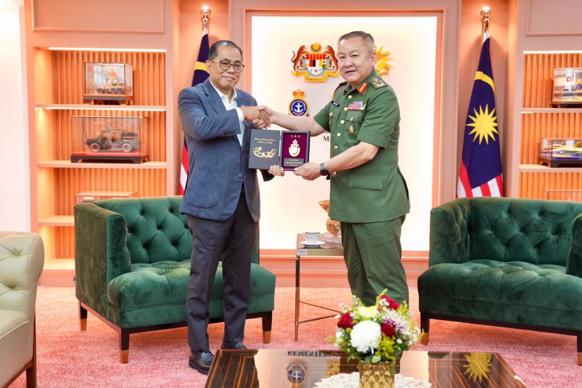Breaking barriers to commemorate 68th Merdeka Day: Lieutenant-General ...