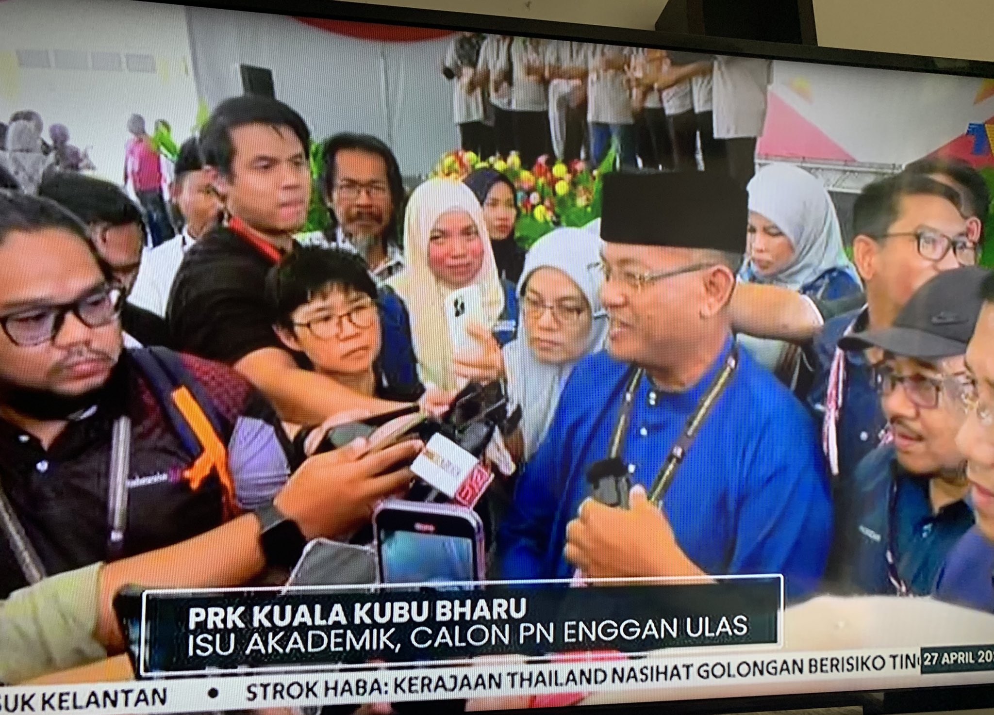 “Why can’t the Bersatu by-election candidate for KKB just be transparent about his academic status?”