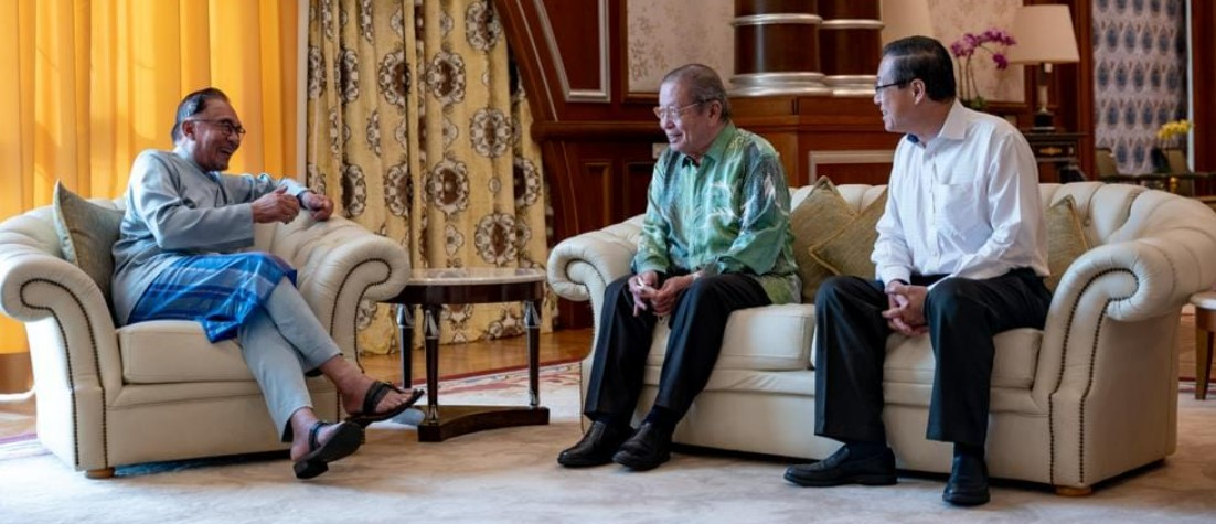 “Nobody’s blaming Kit Siang for his strong faith in Anwar but he jolly ...