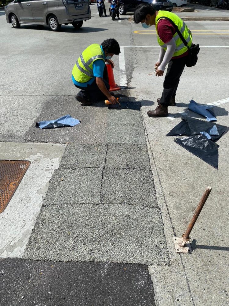 XinLu pothole patch: A handy way of fixing potholes in Malaysia