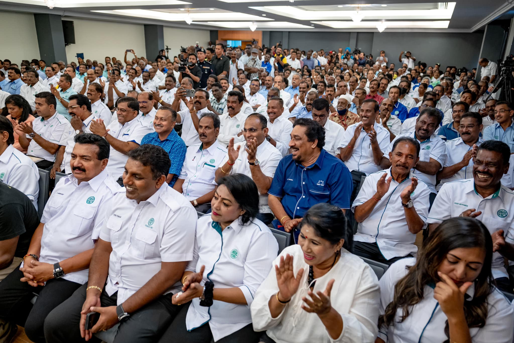 Woes of Malaysian Indians: Anwar to tread the tightrope of stability ...