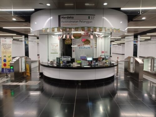 “Lacking in communication skills; MRT counter staff need proper ...