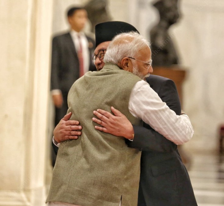 Pakatan backers over the moon with PMX-Modi’s “hugging, holding hands ...