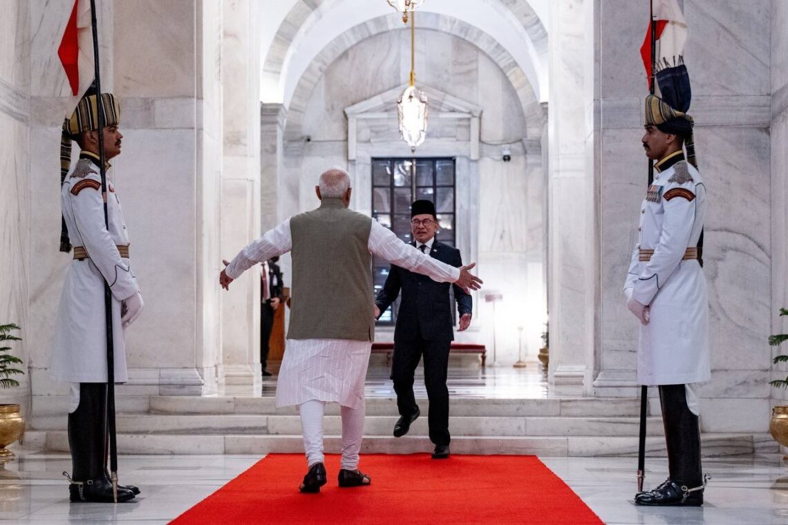 Pakatan backers over the moon with PMX-Modi’s “hugging, holding hands ...