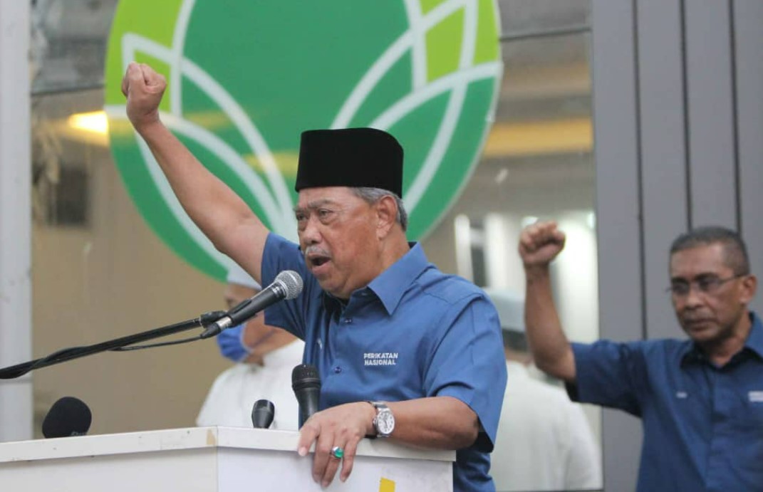 Azmin Ali: Ungrateful Anwar is now biting the hands that once fed him