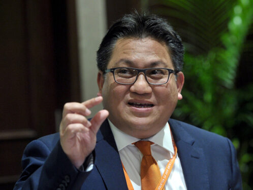 “Look in the mirror”: Netizens mock “failure” Nur Jazlan for ...