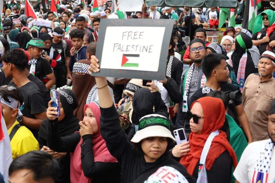 Why Malaysian Chinese are wary, staying out from showing solidarity for ...