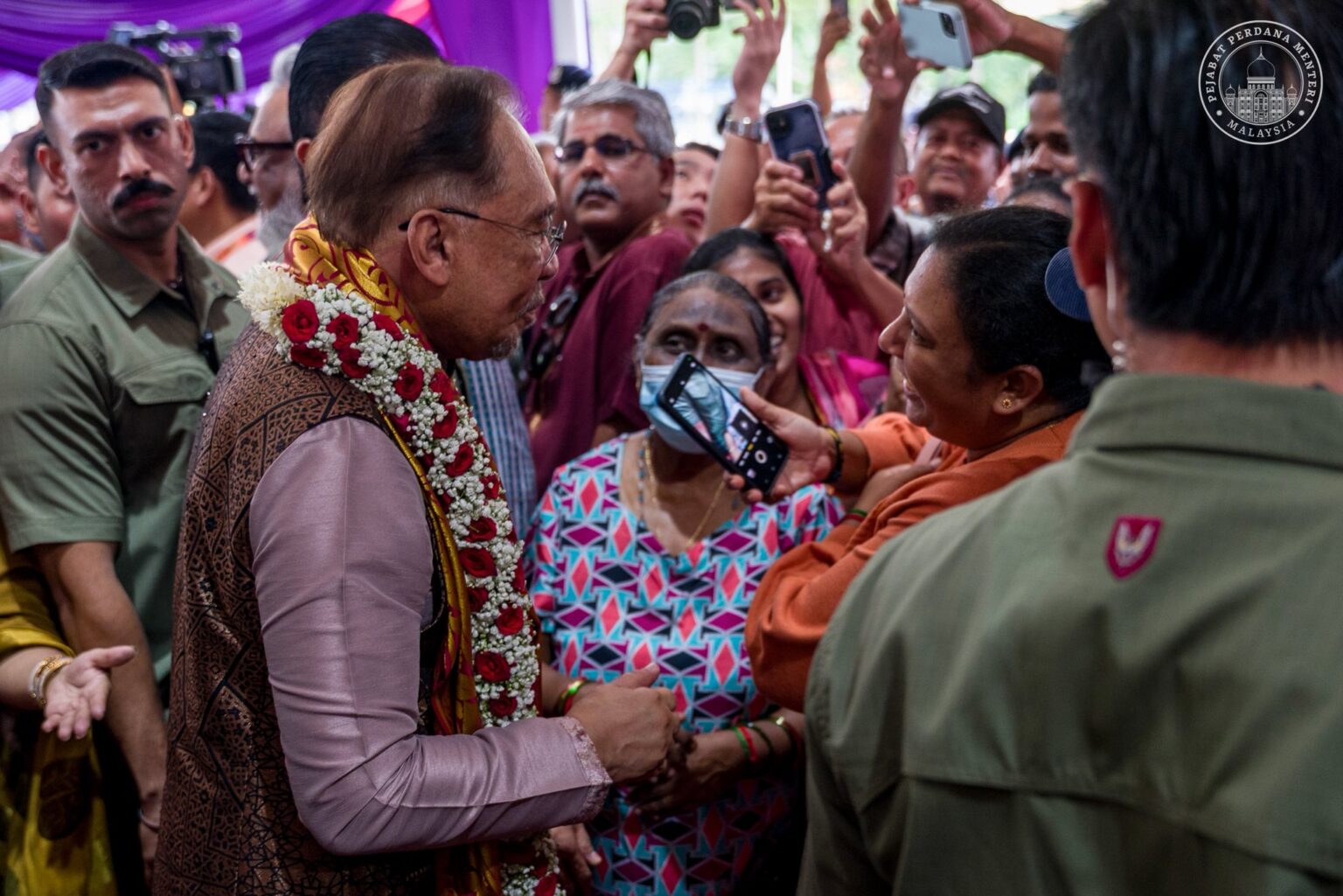 Ex-MIC man slams PMX for ushering in Deepavali two days too soon, use open house to make ...