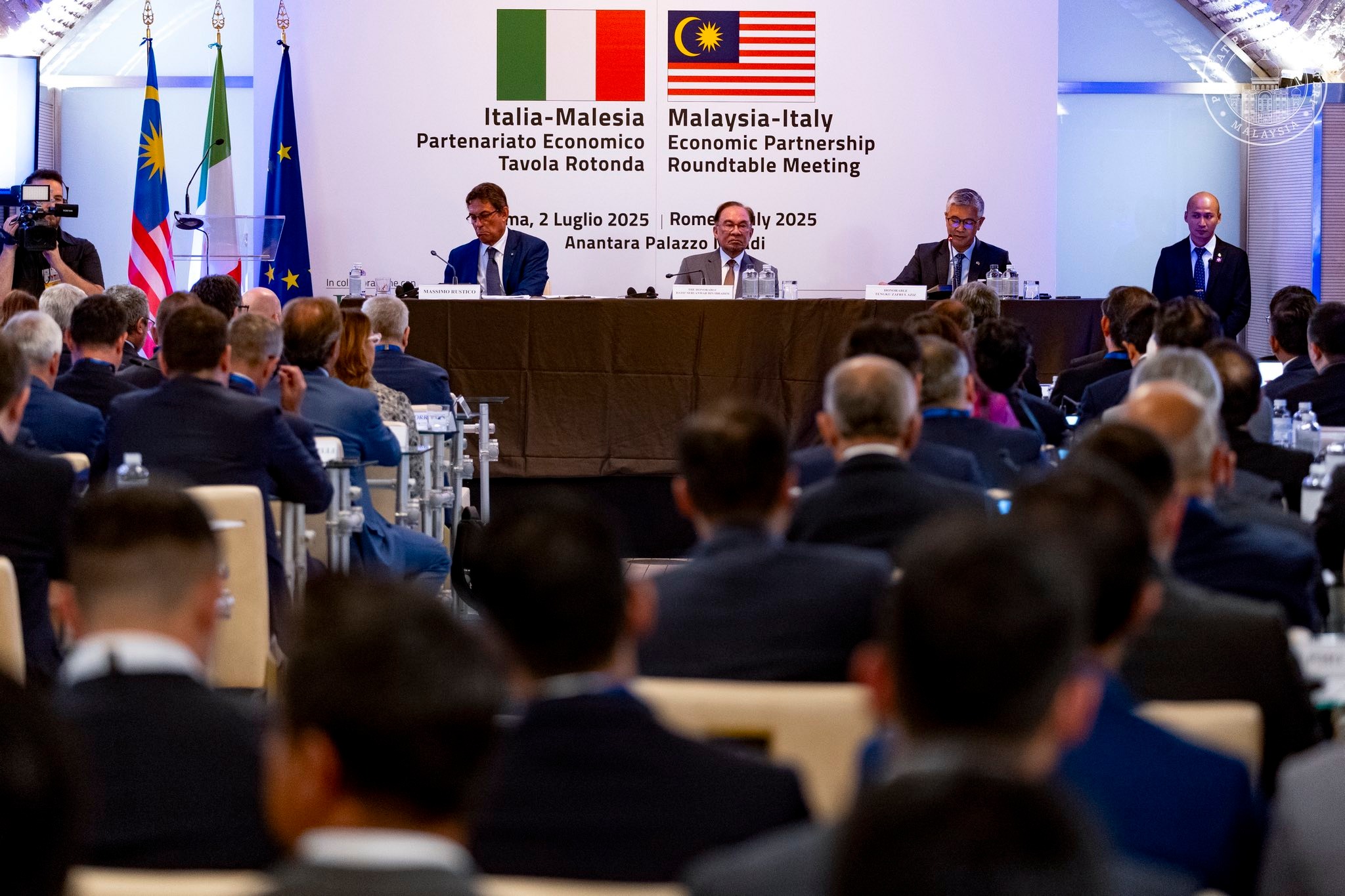 M’sians want globe-trotting PMX show solid fruits of economic exploits ...