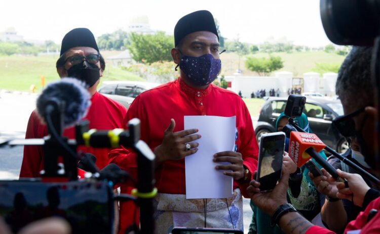 “Didn’t get our OK”: Cops probe pro-Najib gathering outside palace ...