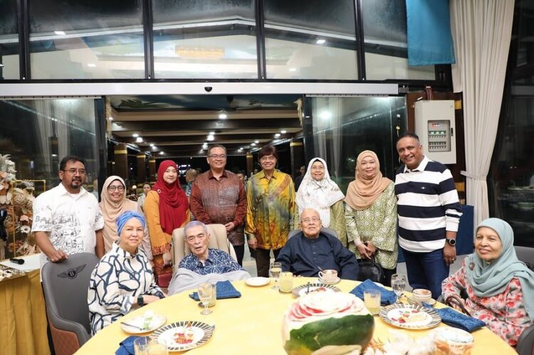 Sad yet true: Recent video shows Pak Lah a shadow of his former self