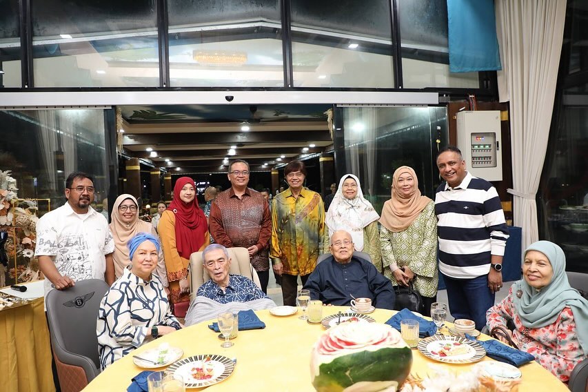 Sad yet true: Recent video shows Pak Lah a shadow of his former self