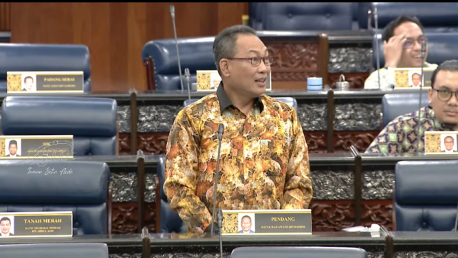 Chaos in Parliament over Pendang MP’s “anak papa” remark