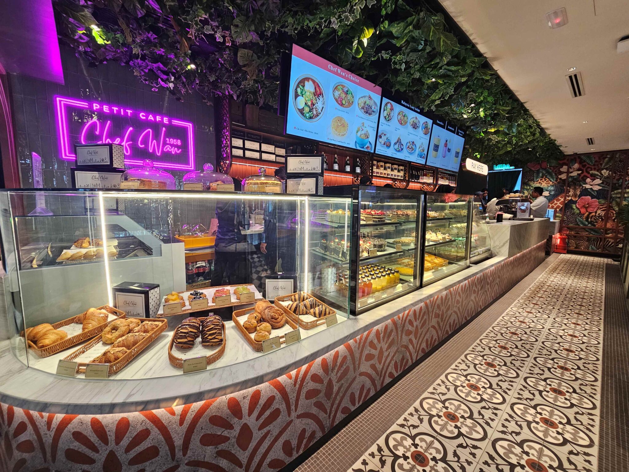 Petit Café Chef Wan unveils its first licensed outlet at KLIA