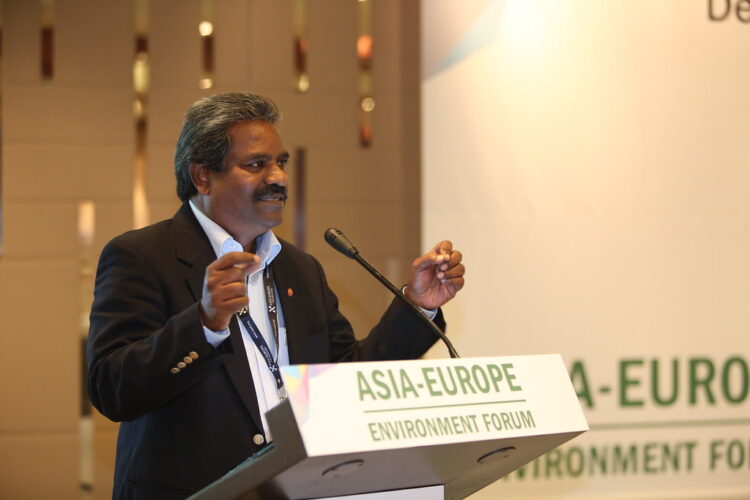 “MARA allocates RM2b for overseas students” but are these public funds ...