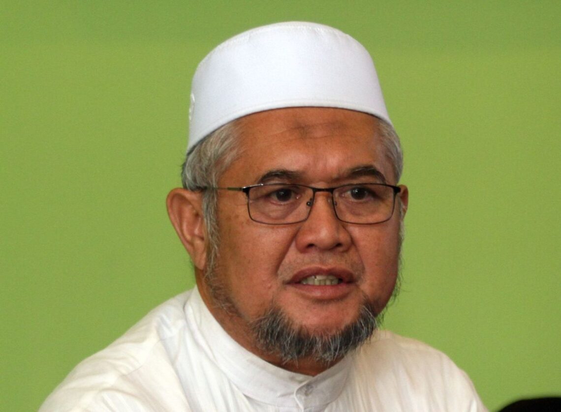 Is PAS distancing itself from controversial Razman?