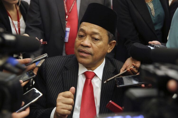 Shahidan says UMNO has no patience to be stuck behind PH in the gov’t