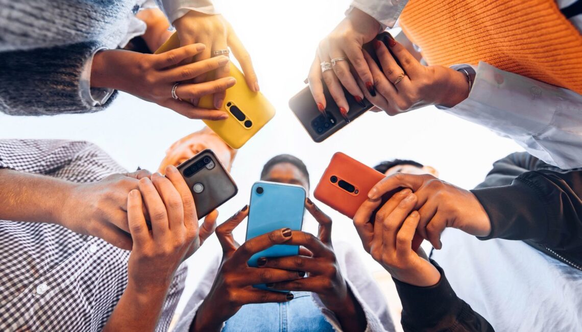 LOL, #ytjt, BRB: The social media effect on the Malay and English languages