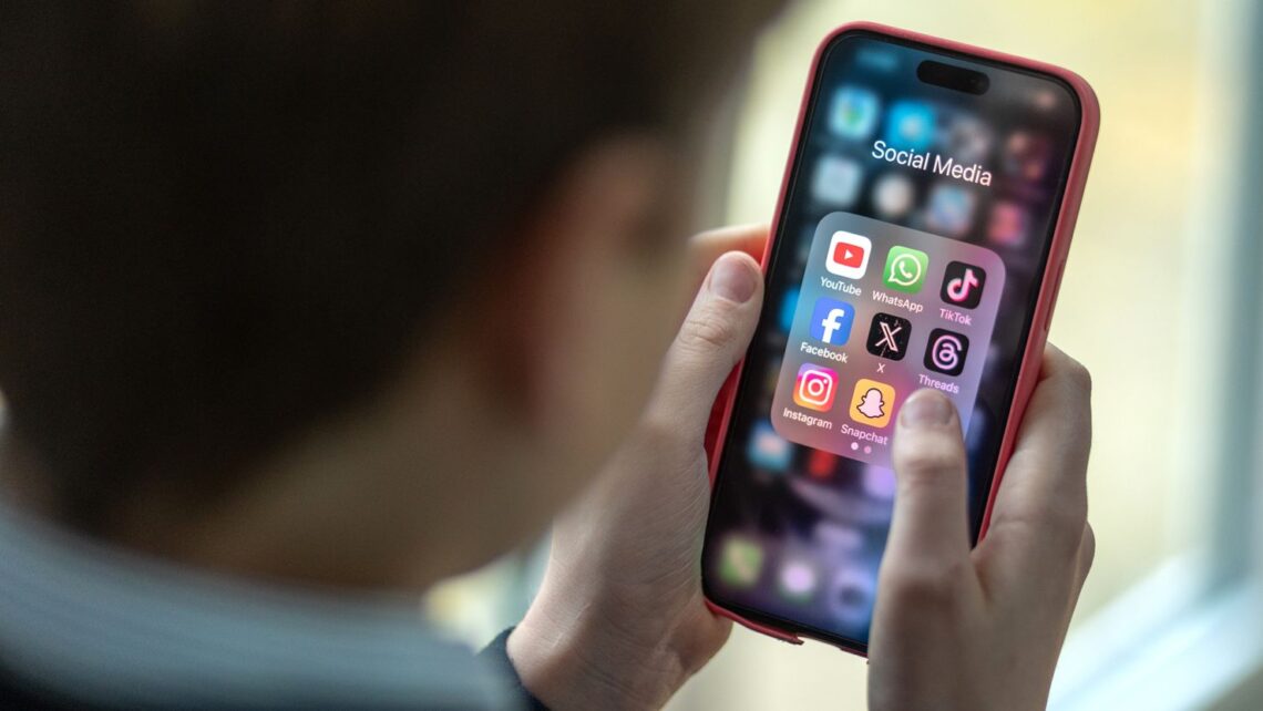 LOL, #ytjt, BRB: The social media effect on the Malay and English languages