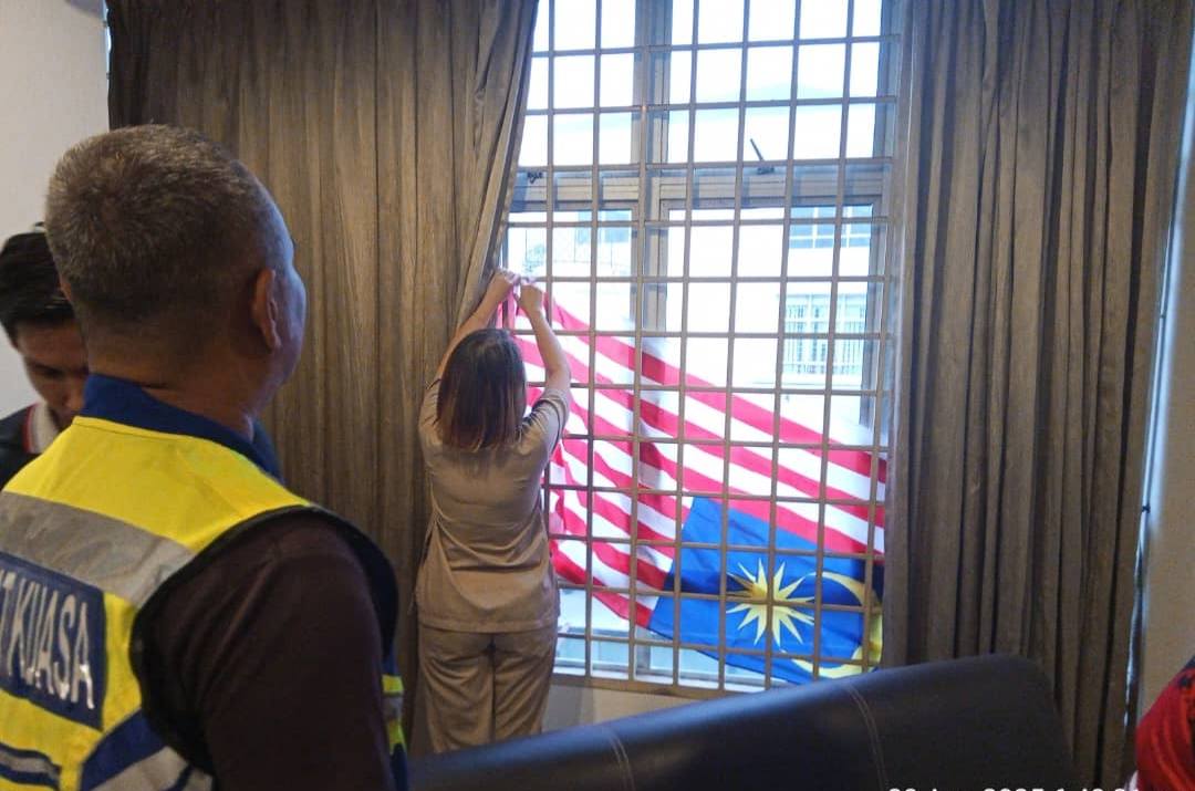 Latest Pontian flag blunder further emboldens rightist Akmal who asks ...