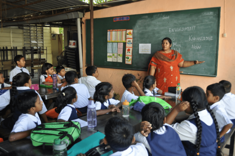 To close down or not low-populated Tamil schools?