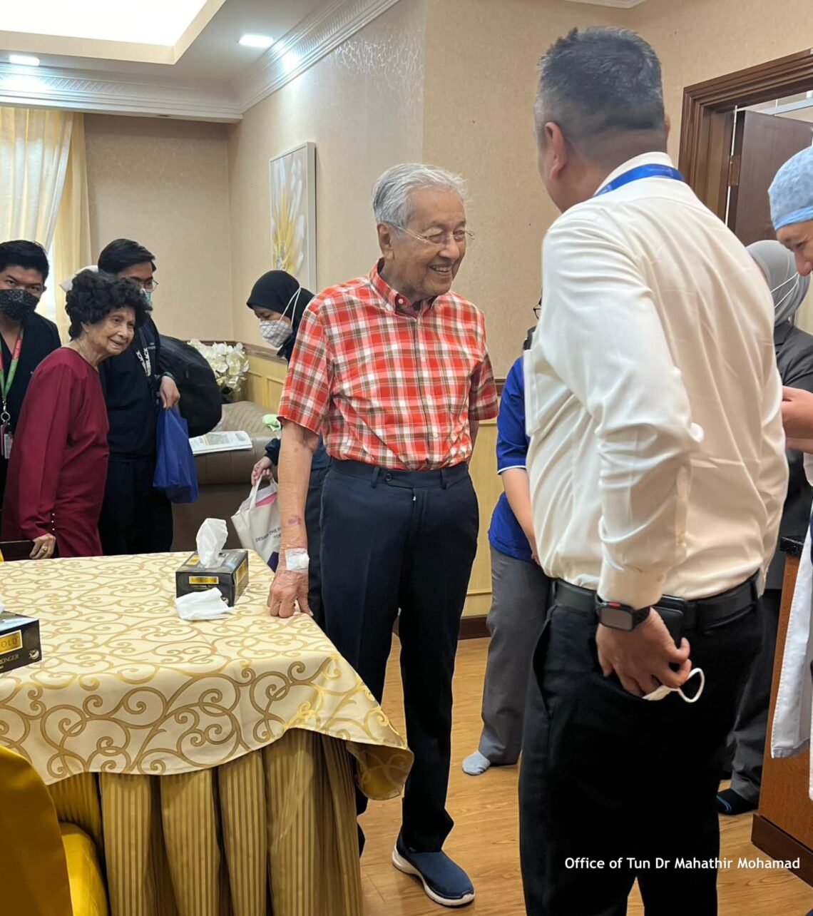Tun M ‘back in action’ ahead of 2024’s Raya, only one away from his ...