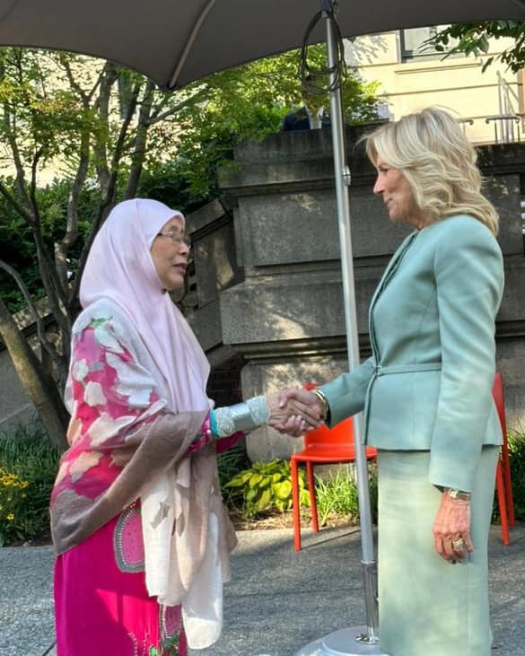 Could Dr Wan Azizah have avoided not being photographed with Netanyahu ...
