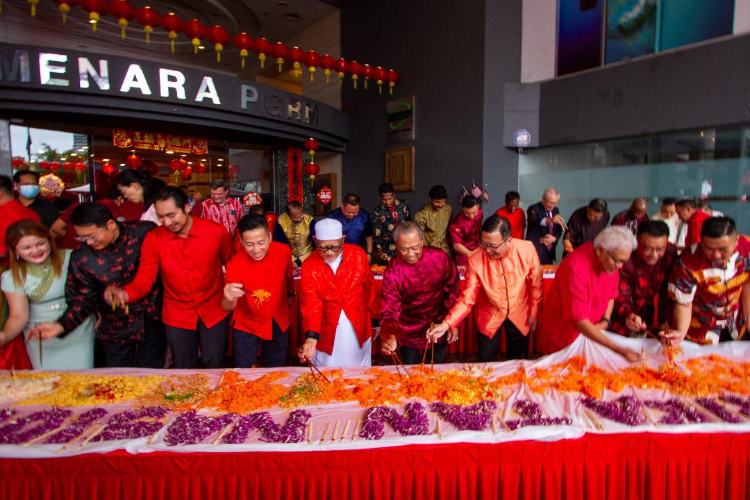 Muslim family adds a taste of ‘yee sang’ culture to their ‘buka puasa ...