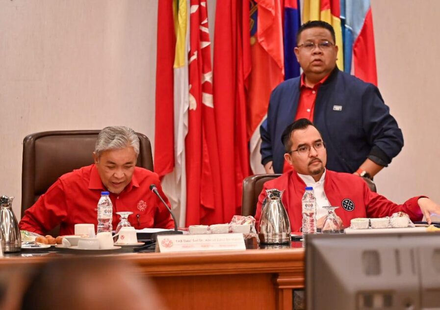Annuar Musa: After Isham Jalil’s sacking, UMNO is surely fading into ... Annuar Musa: After Isham Jalil’s sacking, UMNO is surely fading into ...