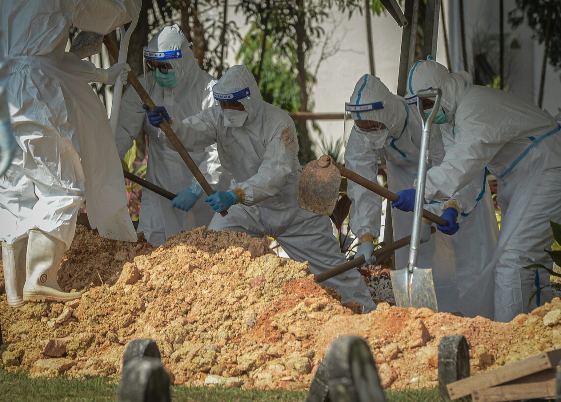 COVID-19 transmissions is back on the rise nationwide - Focus Malaysia